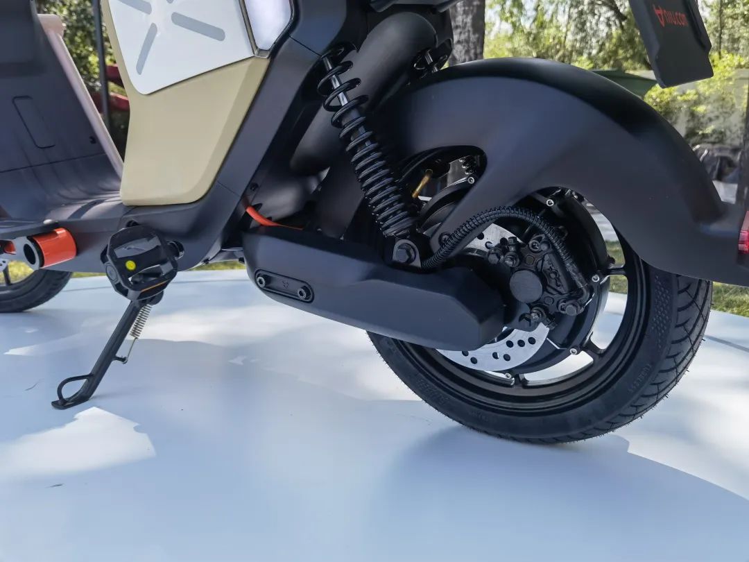 迈入个性化时代 小牛电动发布跨骑电自SQi及全新UQi＋_资讯频道_电动车网